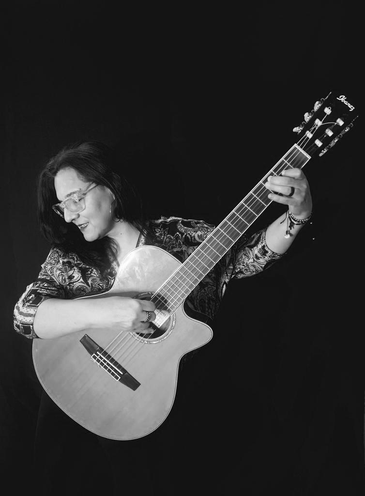 LA CANTAUTORA MARCELA CÁRDENAS PRESENTA HOY SU DISCO “NICHE GUITARRA Y ...